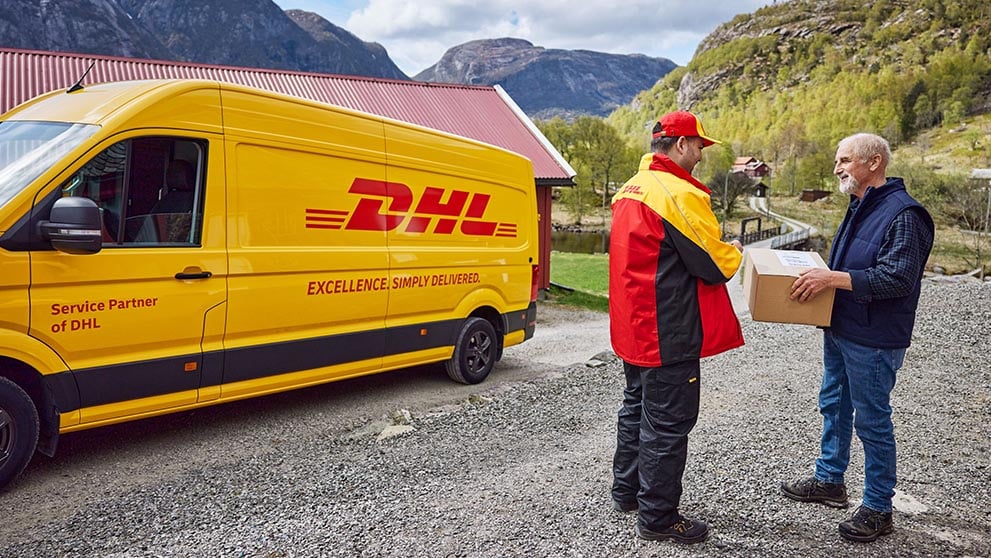 DHL Delivery Times and Hours: How Late Does DHL Deliver?
